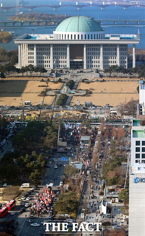 Tf포토 박근혜 대통령의 앞날은혼돈 속 국회 포토 기사 더팩트