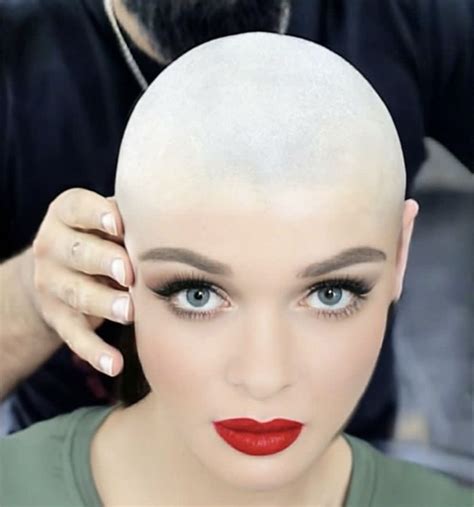 Pin Von Ashley Boasso Auf Bald Women Glatze Pixie Cut Neue Frisuren