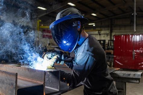 Face Shields Designed For Comfortable Protection In Welding Cutting