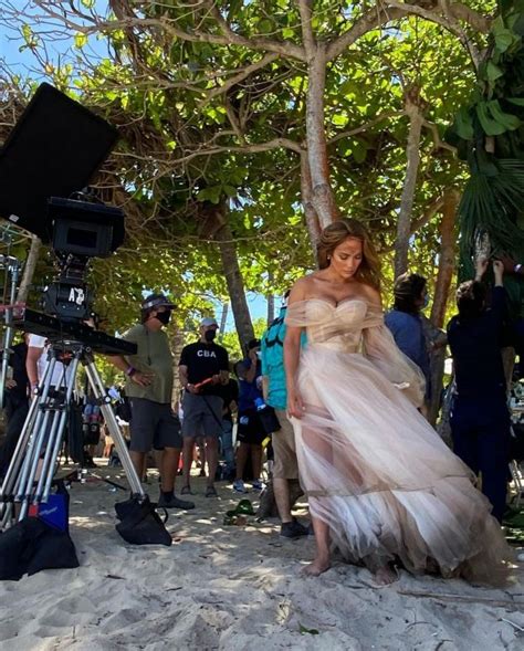 Jennifer Lopez Sexy On The Set Of Shotgun Wedding In The Dominican