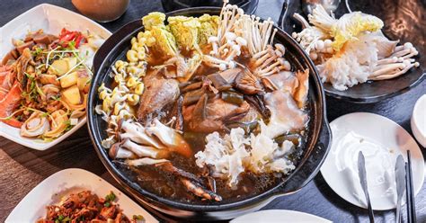菇神觀景複合式餐飲 台中新社米其林必比登推薦美食4人分享放山全雞鍋強勢來襲菇類火鍋海味熱炒一次滿足 艾薇覓食趣