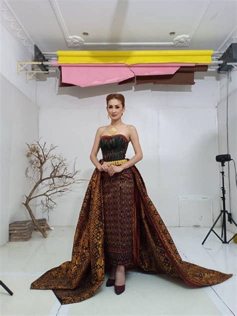 ធ្លាប់ តែ ស្លៀក ស៊ិច ស៊ី ពេល ឃើញ ទឹម រដ្ឋា ស្លៀក ហូល ផាមួង ខ្មែរ មើល ទៅ ស្រស់ ស្អាត ម្យ៉ាង ដែរ