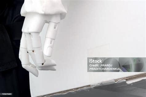 로봇 팔은 무거운 상자를가지고 착용 형 로봇 근육 양복과 인공 지능 기술 산업 스마트 공장에서 40 Ai 교란 모든 것 나중에 일 한다입니다 개념에 대한 스톡 사진 및 기타