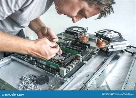 Man Engineer Collector Independent Self Computer Assembly Stock Image Image Of Configuration