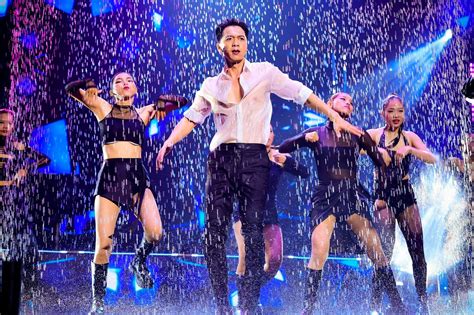 Sau Màn Biểu Diễn Dưới Mưa Chủ Tịch Acb Trần Hùng Huy Nhận Thêm Trăm Tỷ