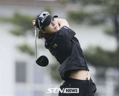 Stand현장 폭우·강풍에도 퍼트감 최상 버디쇼 김나영 Klpga 생애 첫 우승 가나