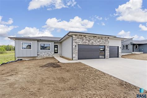 5409 E Brennan Dr Sioux Falls Sd 57110 Updated 212