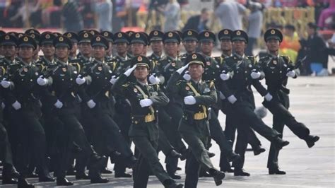回顾70周年大阅兵陆军方队：阅兵式上最响亮的“金字招牌”凤凰网视频凤凰网