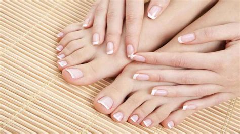 7 Tips To Treat Peeling Fingernails