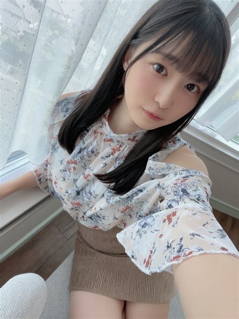 我妻ゆりかちゃんの可愛いお顔で下乳まで堪能できちゃう激カワ美少女 Sexyなお姉さんは好きですか？