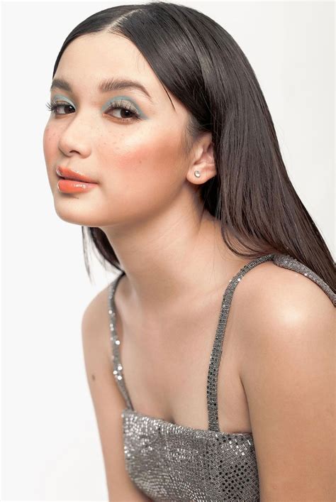 Sofia Pablo Is Your Latest Beauty Style Icon