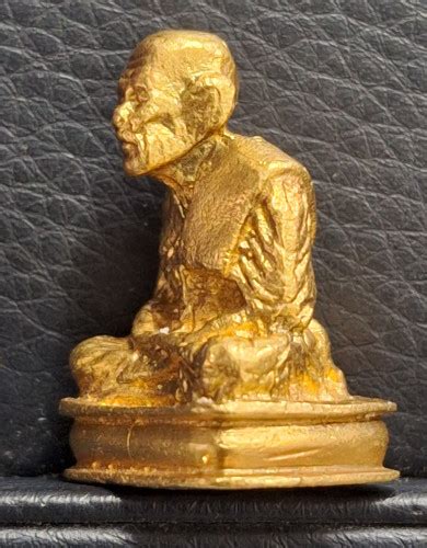 รูปหล่อหลวงปู่ทวด รุ่นเบตง1 ย้อนยุคเลขใต้ฐาน ปี42 ออกวัดช้างให้ พิมพ์ใหญ่ เนื้อทองคำ หนัก 45 กรัม