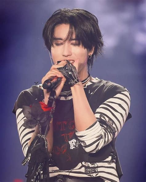 Han Jisungs Solo Stage ️🔥 Kitap