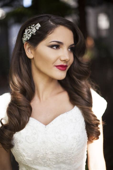 15 Alluring Wavy Hairstyles For 2024 Pretty Designs