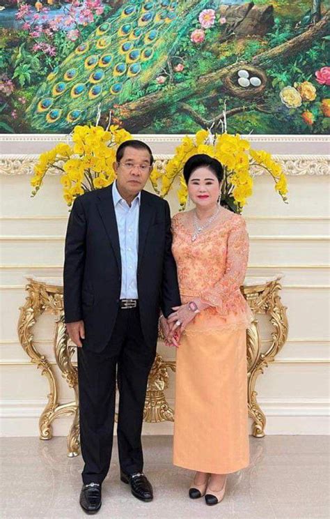 សម្តេចតេជោ ហ៊ុន សែន និងសម្តេចកិត្តិព្រឹទ្ធបណ្ឌិត ថតរូប