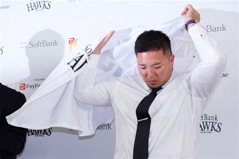 山川穂高、ソフトバンク入団「マイナスからのスタート」 プロ野球 [写真特集8 16] 毎日新聞