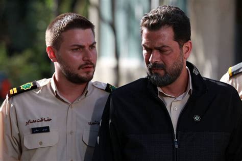 سلفی صمیمی دارا حیایی با بازیگر زن سریال یزدان در پشت صحنه عکس روزنامه هفت صبح