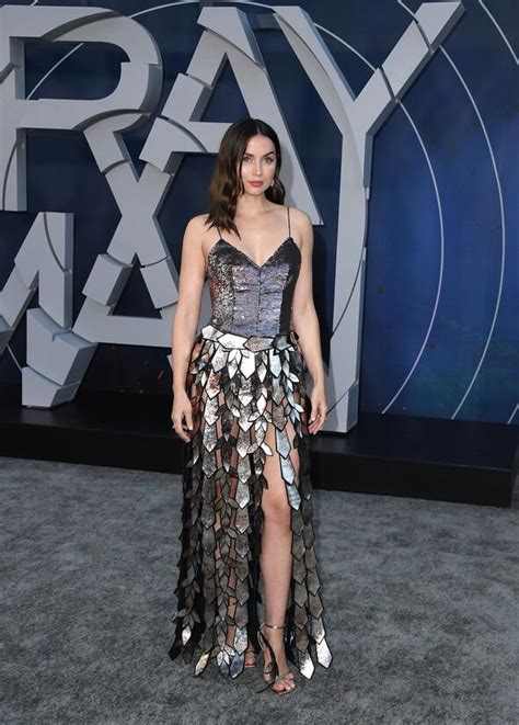 No Time To Die Star Ana De Armas 34 Stuns In Daring Metallic Gown