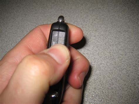 VW Beetle Key Fob Battery Replacement Guide 005