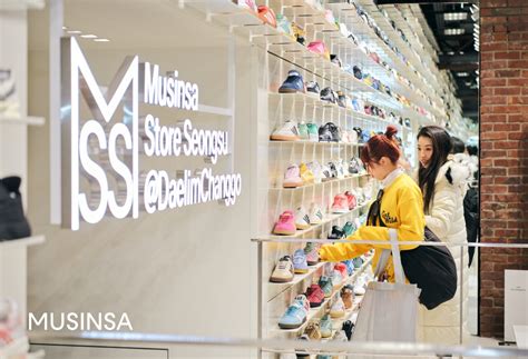 “고객 절반이 외국인” K패션 성지 된 무신사 성수 대림창고 이투데이