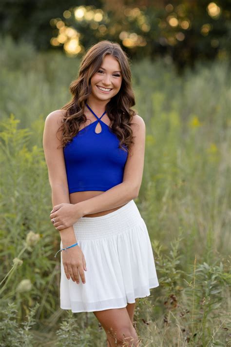 Zula Sonner Photography MARISSA CLASS OF 2023 SENIOR PORTRAITS