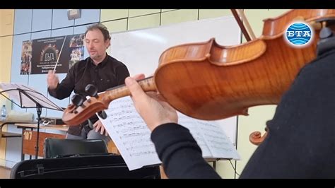 Музиката и поезията на Вивалди звучат в спектакъла „Венецианският майстор“ Youtube