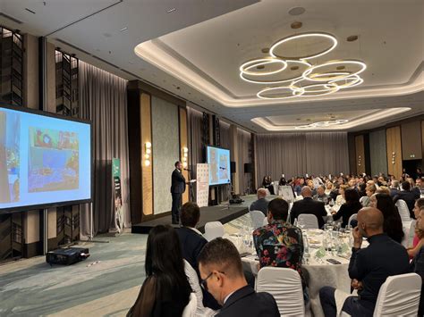 Беше невероятно енергизиращо да присъствам на Благотворителния търг на звездите събитие което