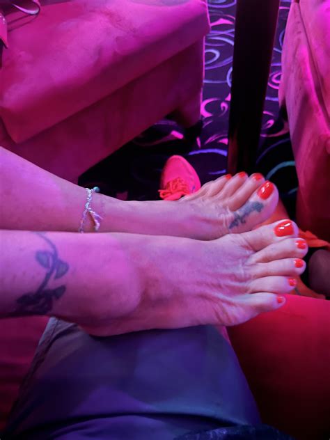 Juicy R Veiny Feet