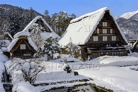 雪の白川郷 白川村 岐阜県 222166320 の写真素材 アフロ