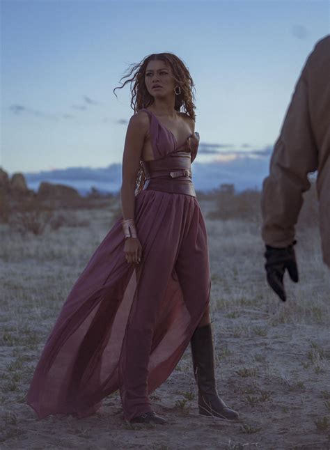 Zendaya 10302023 • Celebmafia