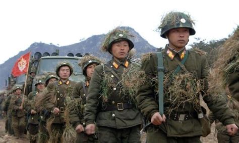 聯合新聞通訊社援引軍方消息人士報導，11日展開「關鍵決斷」（key Resolve）韓美聯合軍演當天，北韓戰機及直升機出動多達700架次。