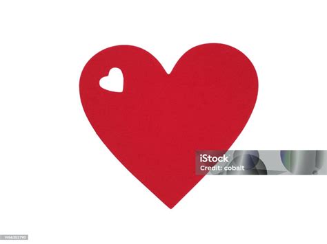 발렌타인 데이 또는 연애 편지를 위해 격리 된 작은 마음이있는 낭만적 인 빨간 종이 심장 0명에 대한 스톡 사진 및 기타 이미지 0명 구멍 낭만주의 Istock