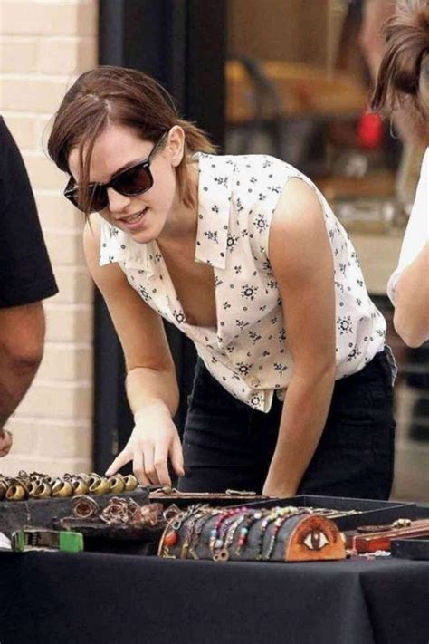 Emma Watson Nip Slip Scrolller