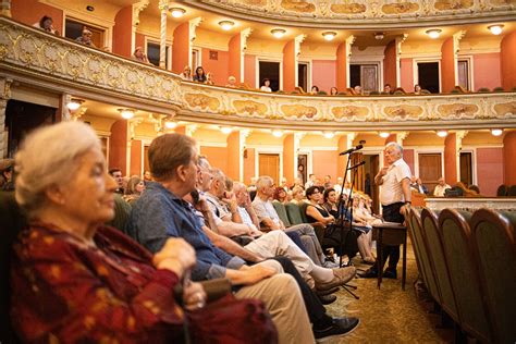 Театр Франка у Києві розпочинає 103 й сезон Вечірній Київ