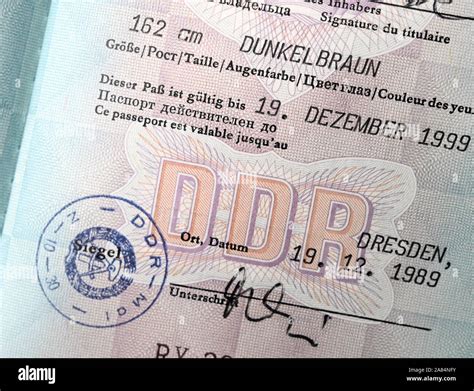 Ddr Reisepass Fotos Und Bildmaterial In Hoher Auflösung Alamy
