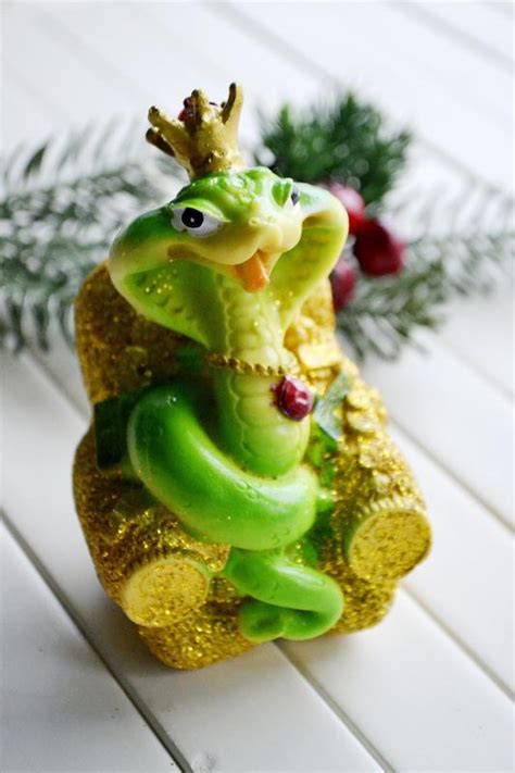 Змія кобра змійка зелена статуетка керамічна фігурка символ 2025 року скарбничка — ціна 159 грн