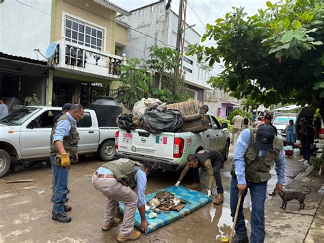 Tras Desbordamiento De Arroyo Protección Civil Apoya A Habitantes De