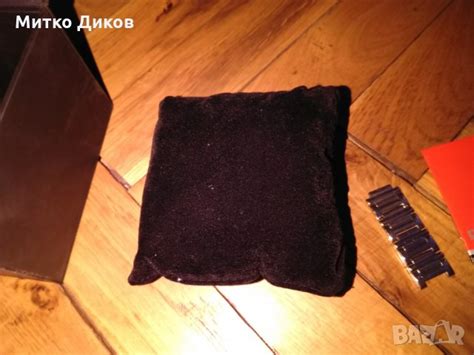 Кутия за часовник Пиер Карден възглавничка инструкция резервни звена за верижка в Други в гр