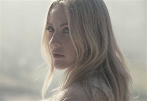 Ellie Goulding Scrolller