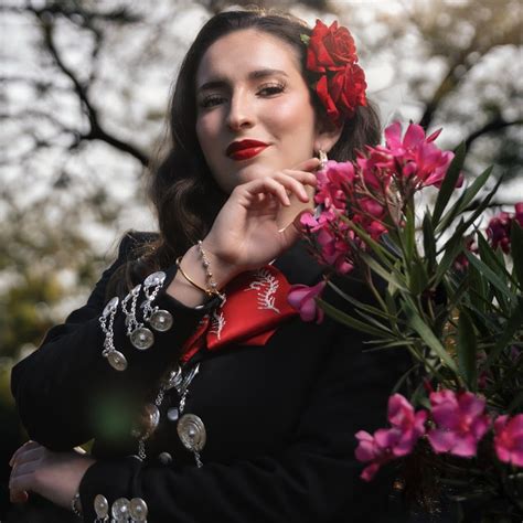 𝑫𝑨𝑵𝑰𝑬𝑳𝑨 𝑪𝑯𝑨𝑽𝑬𝒁 Youtube