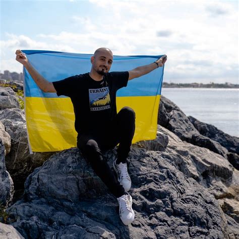 Історія турецького вчителя який проводить безплатні уроки англійської мови для українських