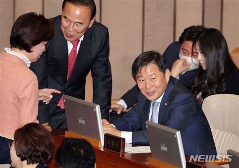 친윤 핵심 이철규 배현진 녹취록 공개 저격에 소이부답