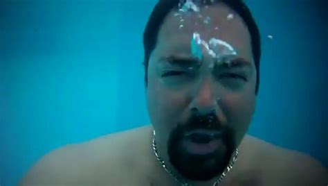 Beefy Guy Goes Underwater Barefaced Thisvid Com