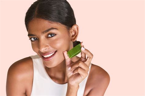How To Use Aloe Vera On Face At Night For Glowing Skin Fms Skin