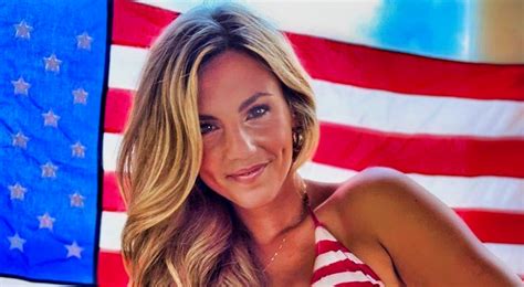 Nfl Host Annie Agar Caught Taking The Internet By Storm With Jaw Dropping Workout Snap News
