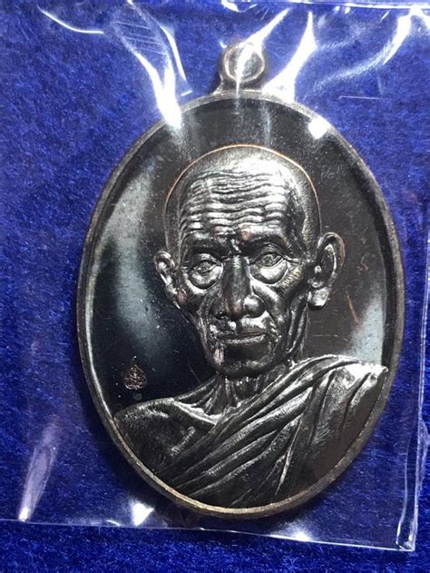 หลวงพ่อรวย รุ่นรวยคูณทอง Ennxo