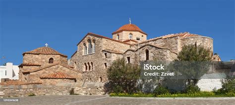 파로스 섬 키클라데스 그리스의 파리키아 마을의 파나지아 에카톤타피리아니의 고대 수도원 외관 0명에 대한 스톡 사진 및 기타 이미지 Istock