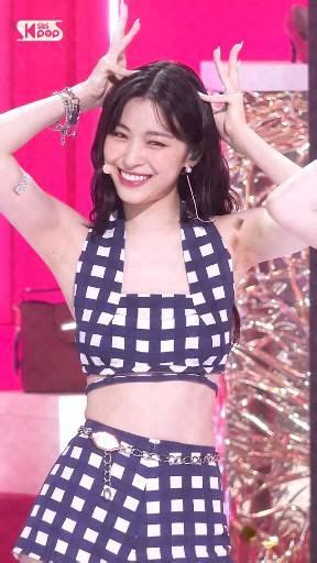 Ghim trên Itzy Nữ thần Dép