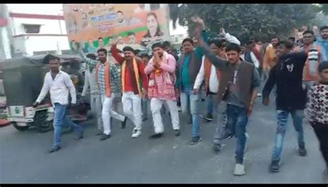 गोंडा भाजपाइयों ने निकाला विजय रथ यात्रा लगाए जय श्री राम के नारे