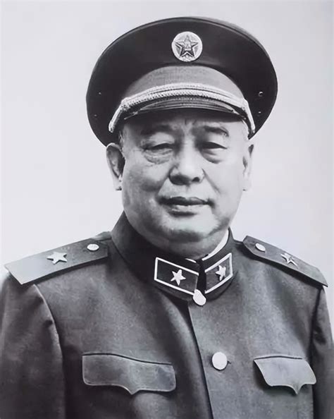 余秋里：用一条胳膊换回一位中将，官至副国级，主席称赞他为帅才 知乎